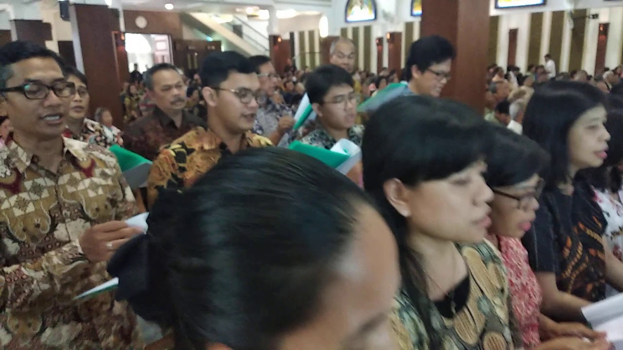 Paduan suara guru SMA Trinitas Bandung - YouTube