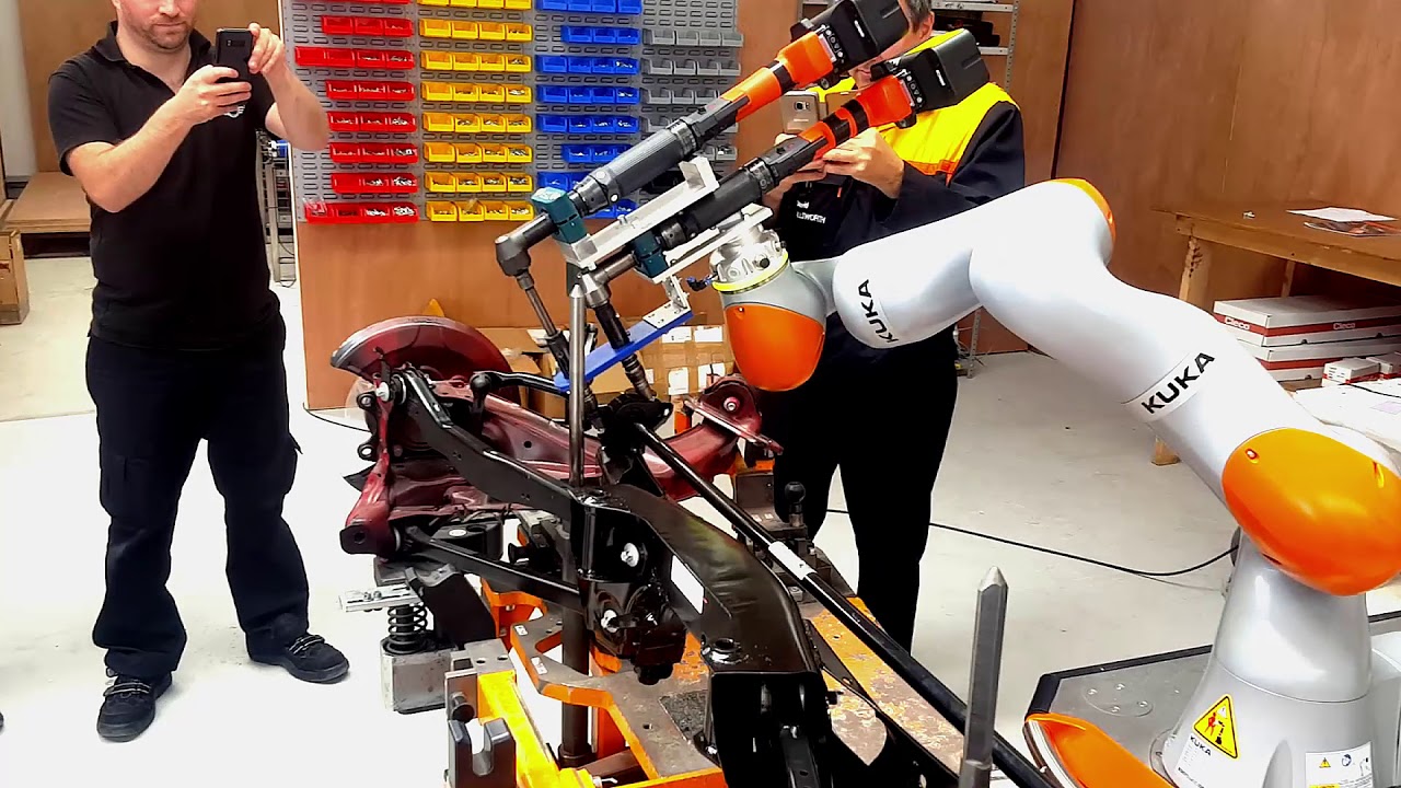 BMW Anti Roll Bar Collaborative Robot application - YouTube