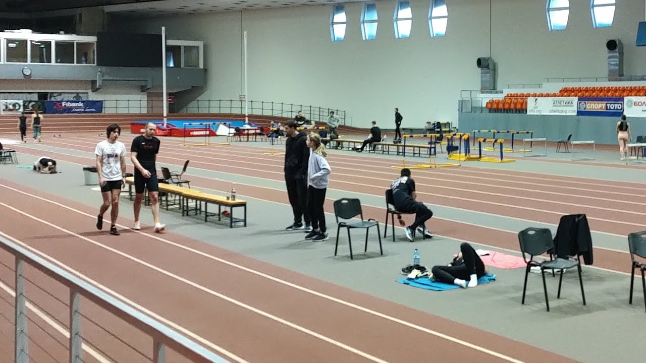 НШ 1500 метра в зала (ASICS Arena) - YouTube