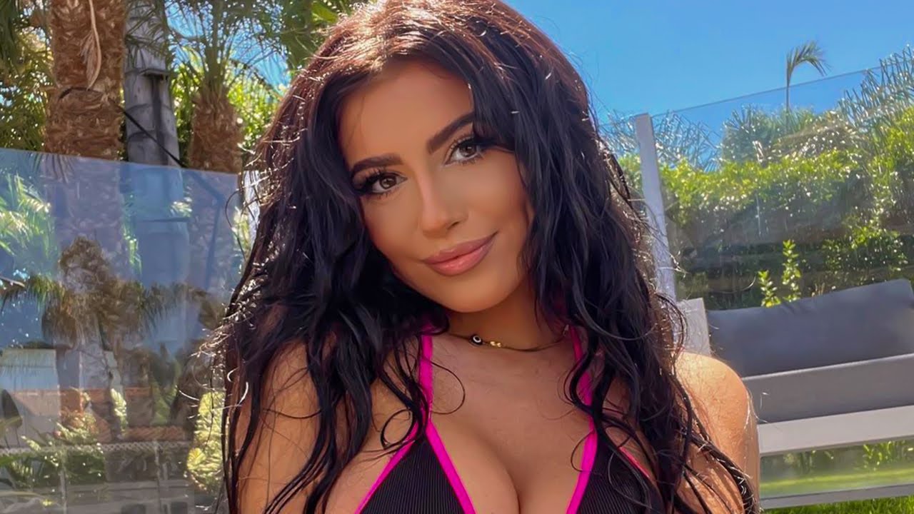 Megan Riley Booth, the Enchanting model and Instagram Luminary | Biography & Insights - YouTube