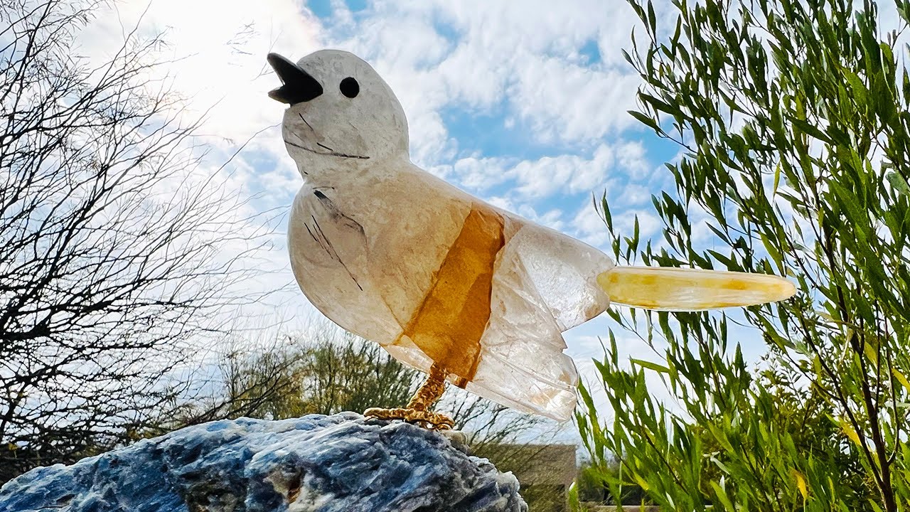 😍 Stunning Golden Healer Quartz Crystal Hand Carved Bird on Blue ...