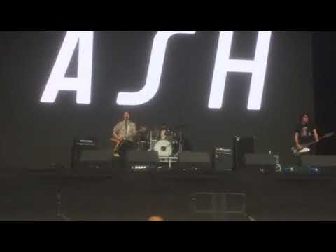 Ash, Orpheus, Belfast, Titanic, May 26th 2018 - YouTube