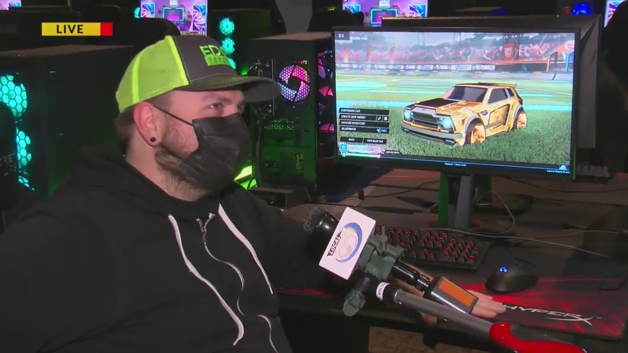 Edge VR Arcade debuts brand-new Esports Gamers Lounge - YouTube