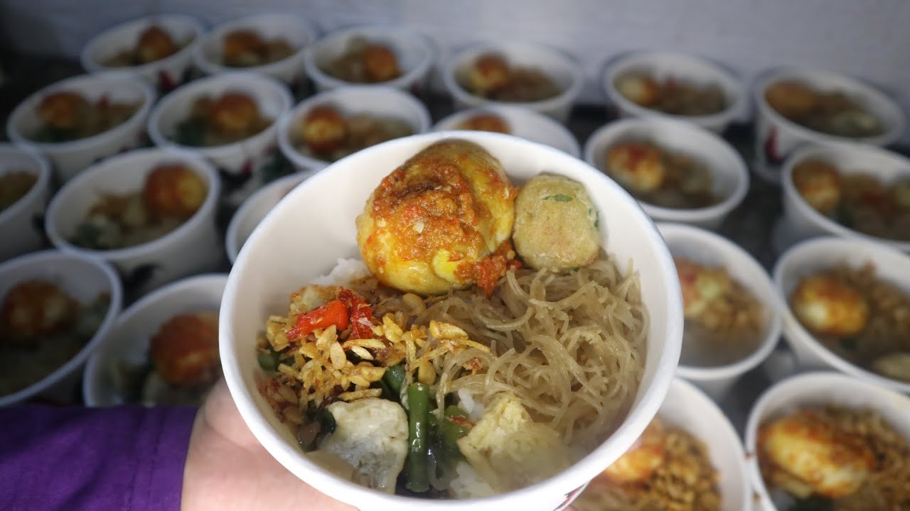 nasi gurih dalam rice bowl hanya 10 ribuan aja untuk nasi jum'at berkah ...