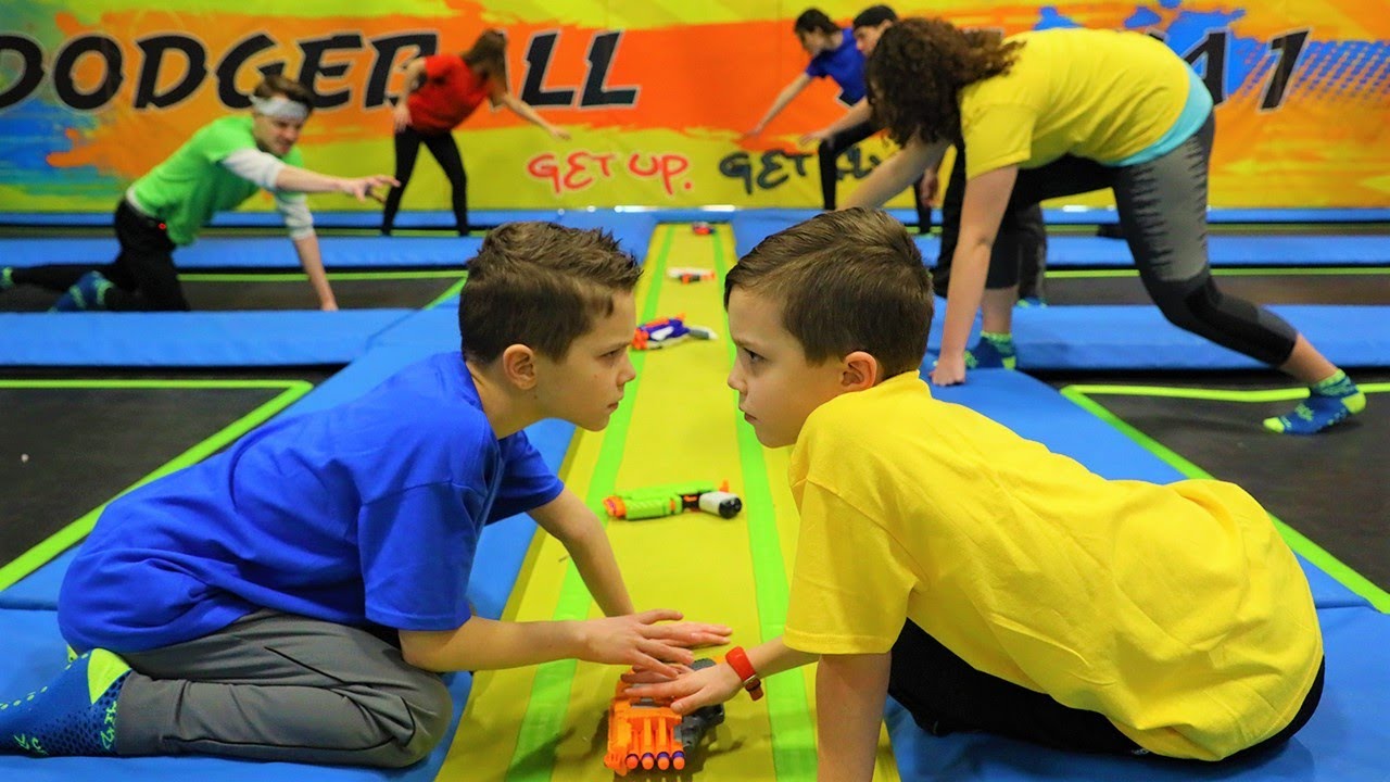 Nerf Battle : Dodgeball Challenge (Twin Toys) - YouTube