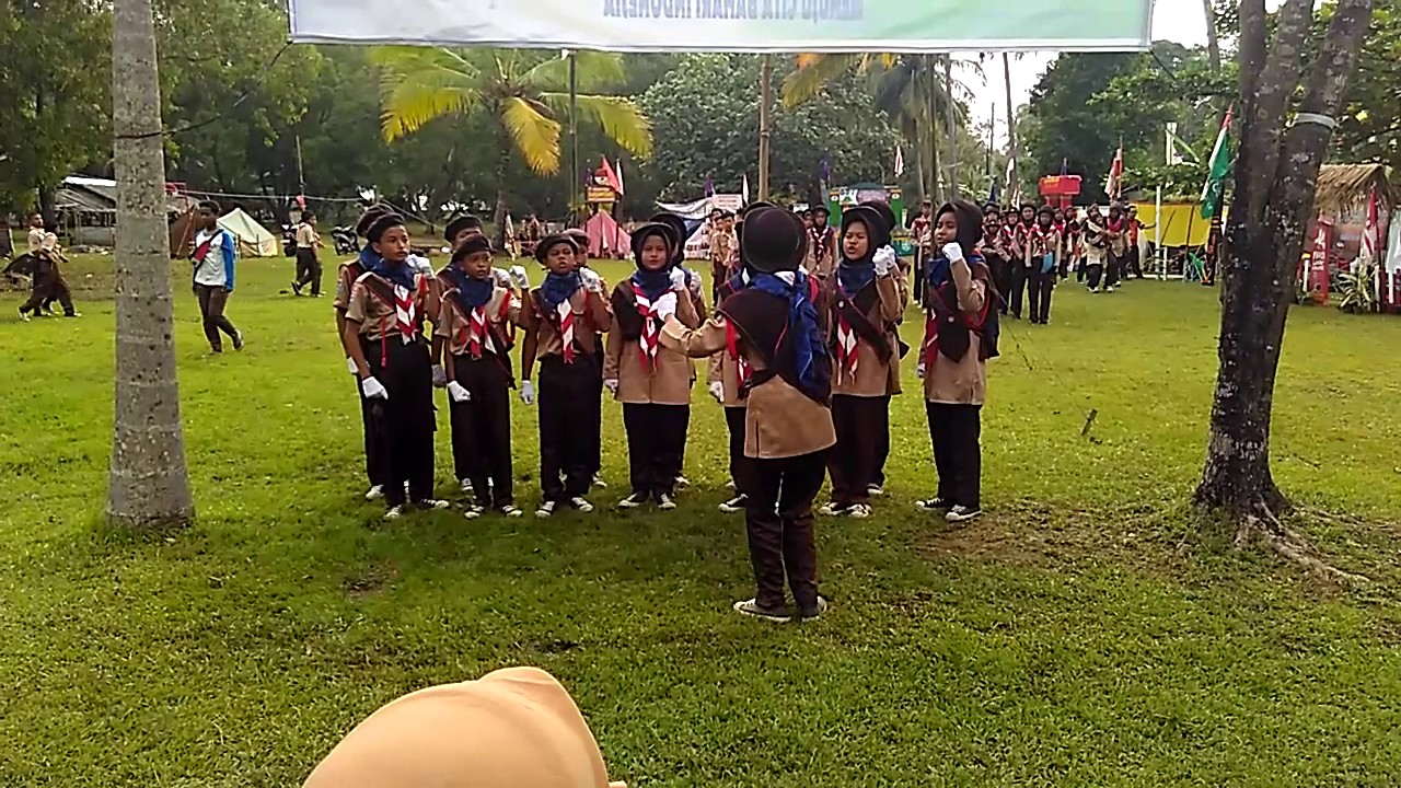 Hebat - MTs bisa Berkreasi Seni Paduan Suara - YouTube