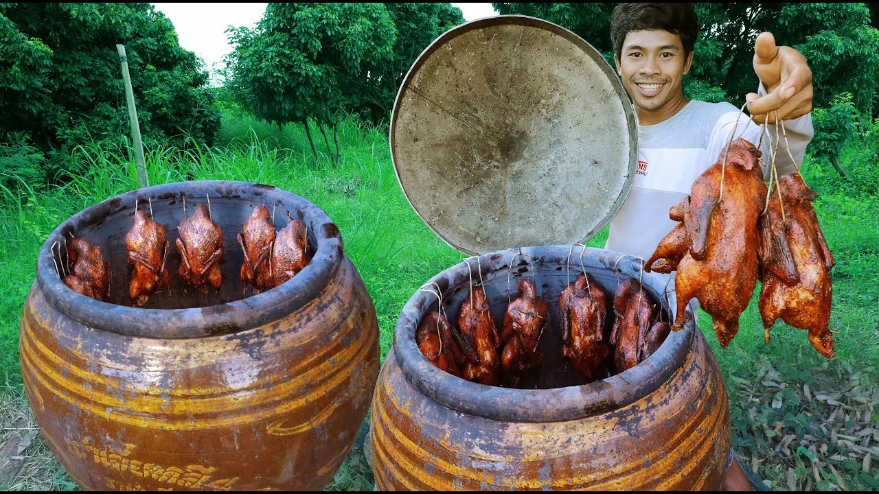 BBQ duck in Glazed Water Jar Dragon - Use a variety of ingredients The ...