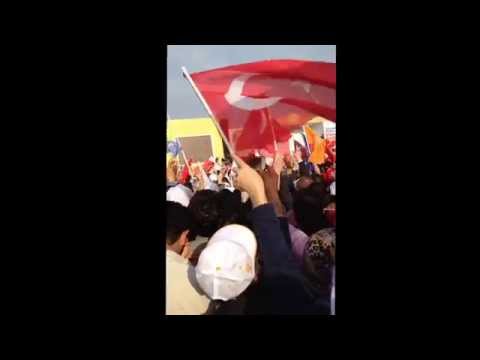 Acımasızca şiir okuyup insanları ağlatan Dünya Lideri @AkDostlarPlatformu Yeni Kapı
