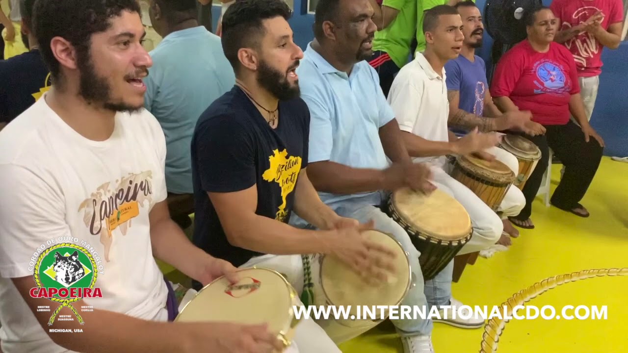 Samba de Roda com Varao angola - YouTube