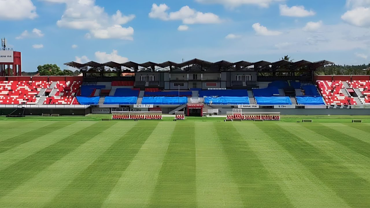 RAMPUNG‼️PROSES PENYULAMAN RUMPUT LAPANGAN STADION DIPTA BALI SUDAH ...