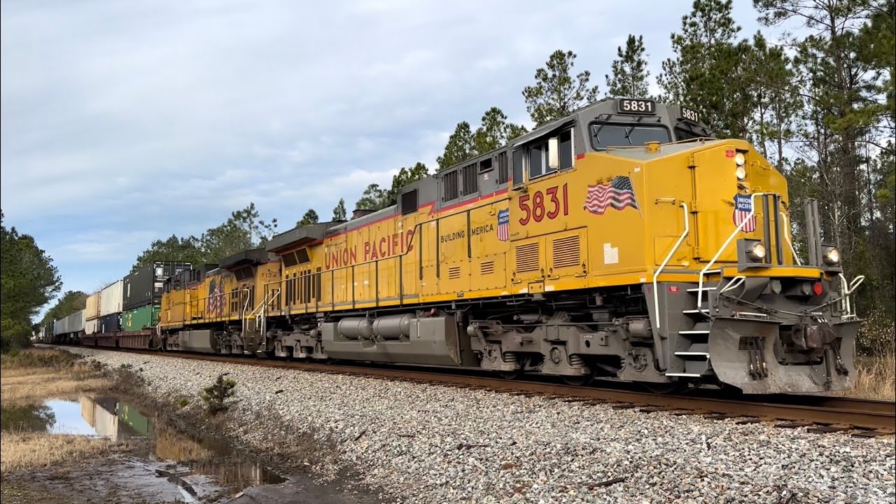 Union Pacific C44ACM 5831 Leads NS I9F at Kent, FL - YouTube