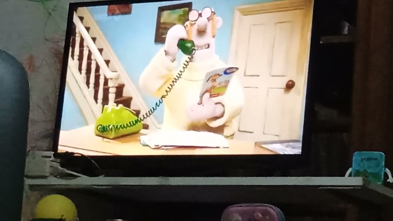 Shaun The Sheep Bitzer's Basic Training - YouTube