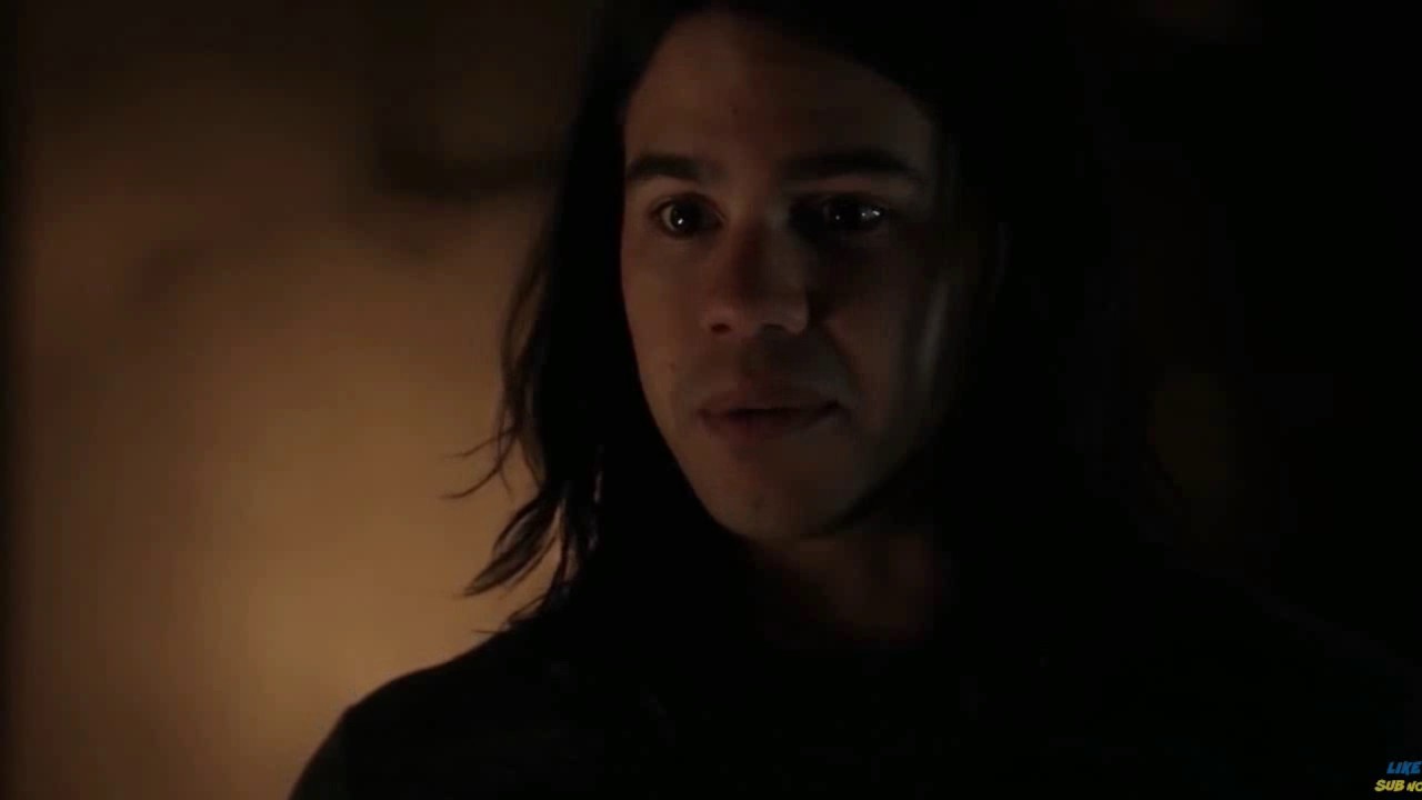 The Flash Opening Scene 3x17 Barry meets Mon-El and Martian Manhunter ...