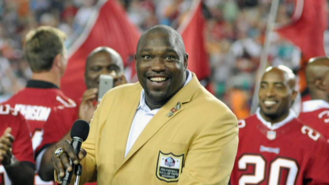 Hall of Famer Warren Sapp on Tony Dungy & Brett Favre Entering Hall of ...