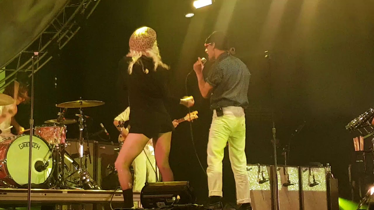 Live Paramore - "French Class" - Tour Three - Manchester Arena - 19/01 ...