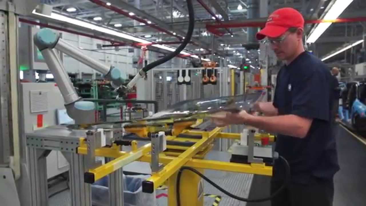 Robots Colaborativos Universal Robots. Engomado parabrisas en BMW ...