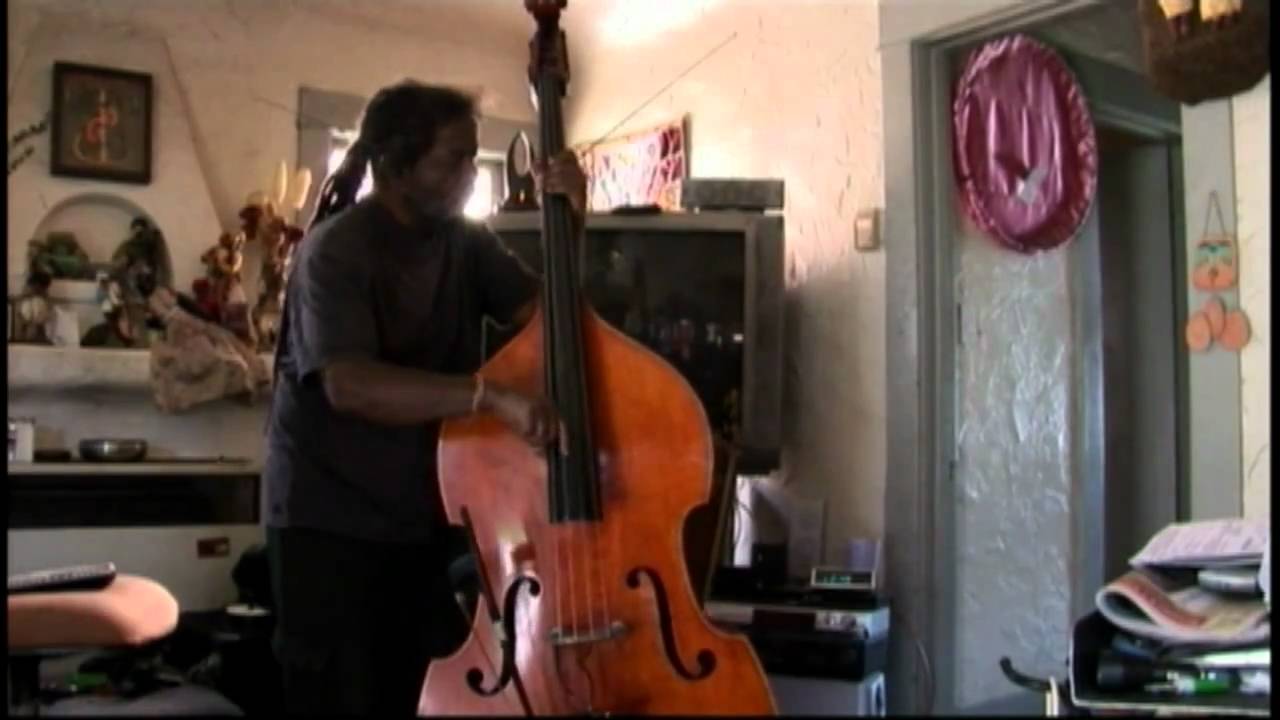 Spirocore strings Weichs on my bass - YouTube