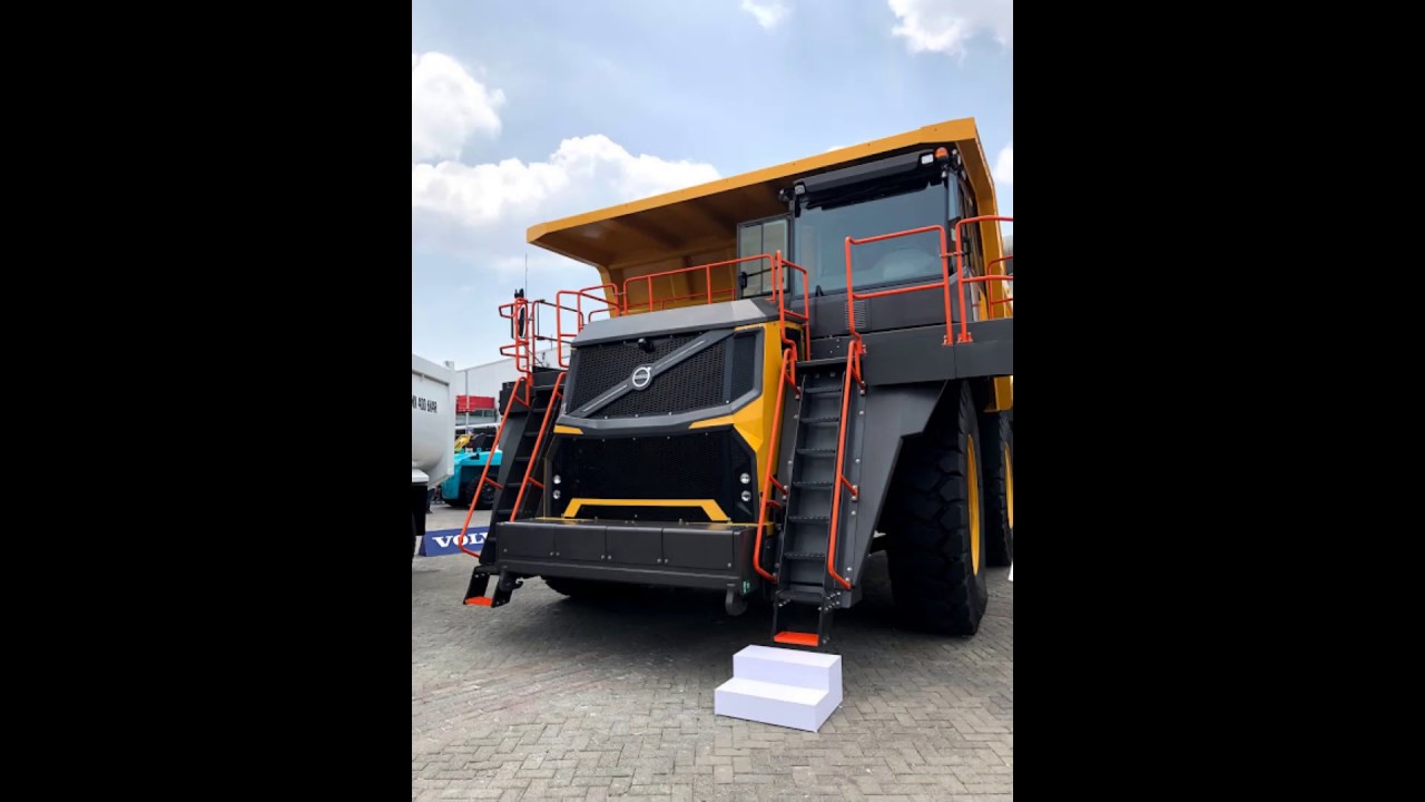 VOLVO R100E - YouTube