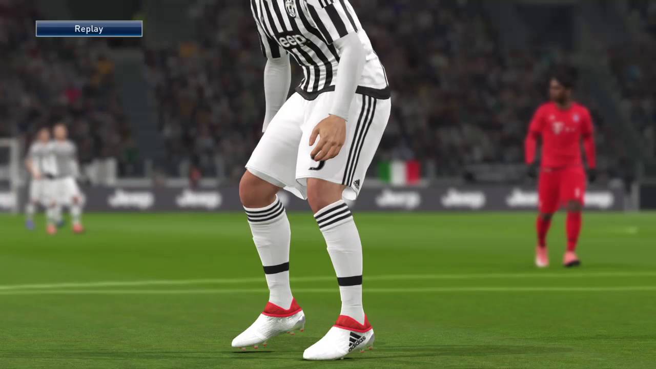 Playing pes - YouTube