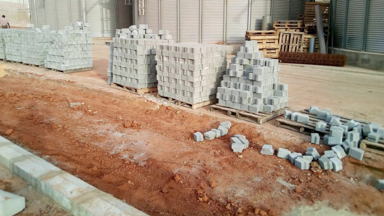 TRAVAUX DE PAVAGE A AVISEN SENEGAL - YouTube