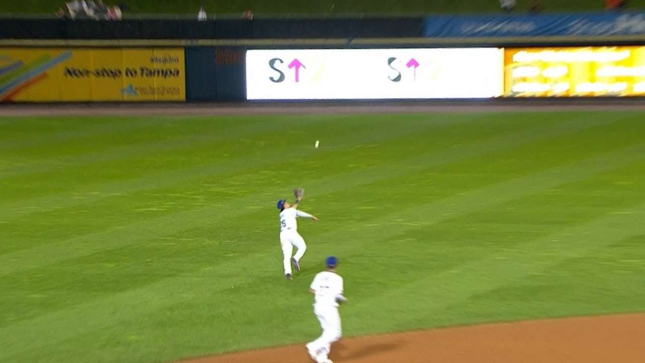 Durham's Wong makes over-the-shoulder catch - YouTube
