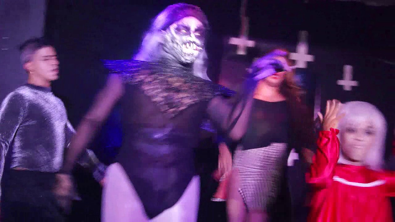 Drag Klembert - Valak (Halloween Party 2016) Glounge RD - YouTube