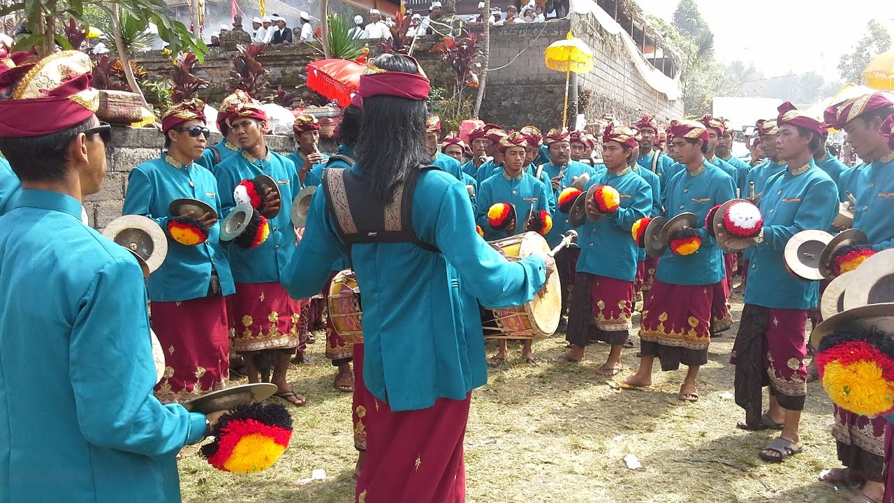BALAGANJUR GONG SWASTI DHARMA SANDAN - BALI - YouTube