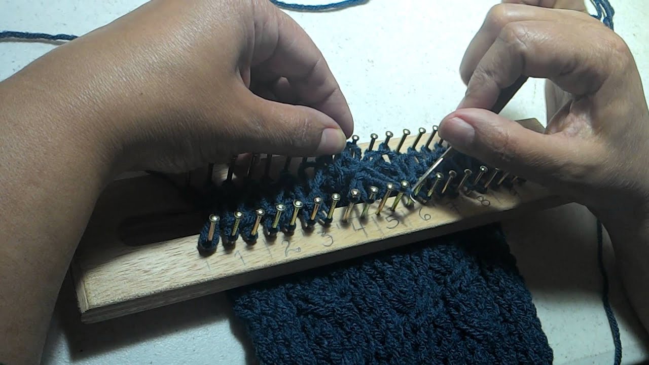 Bufanda azul en telar parte 2 - YouTube