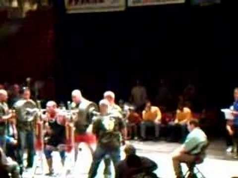 Sam Byrd's 705 raw squat - YouTube