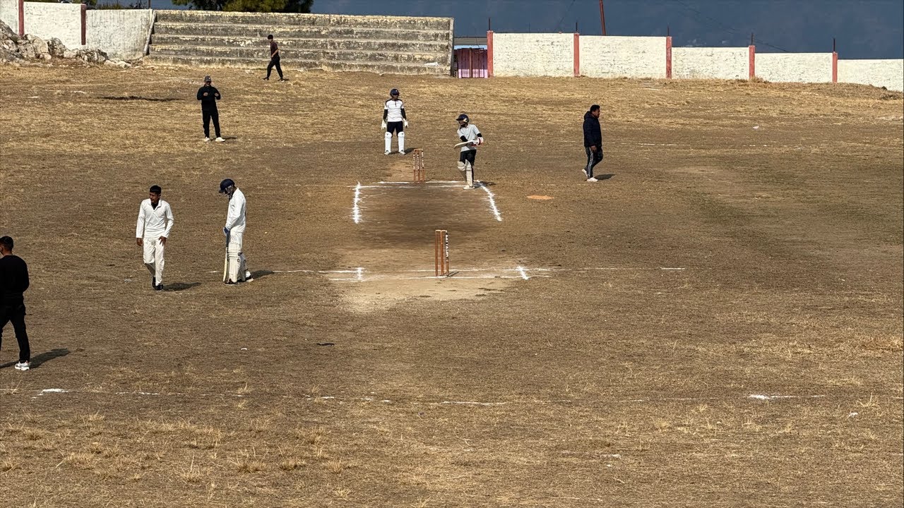 Target 140 रन 15 ओवर चौकी vs पाँखु Live बेरीनाग - YouTube