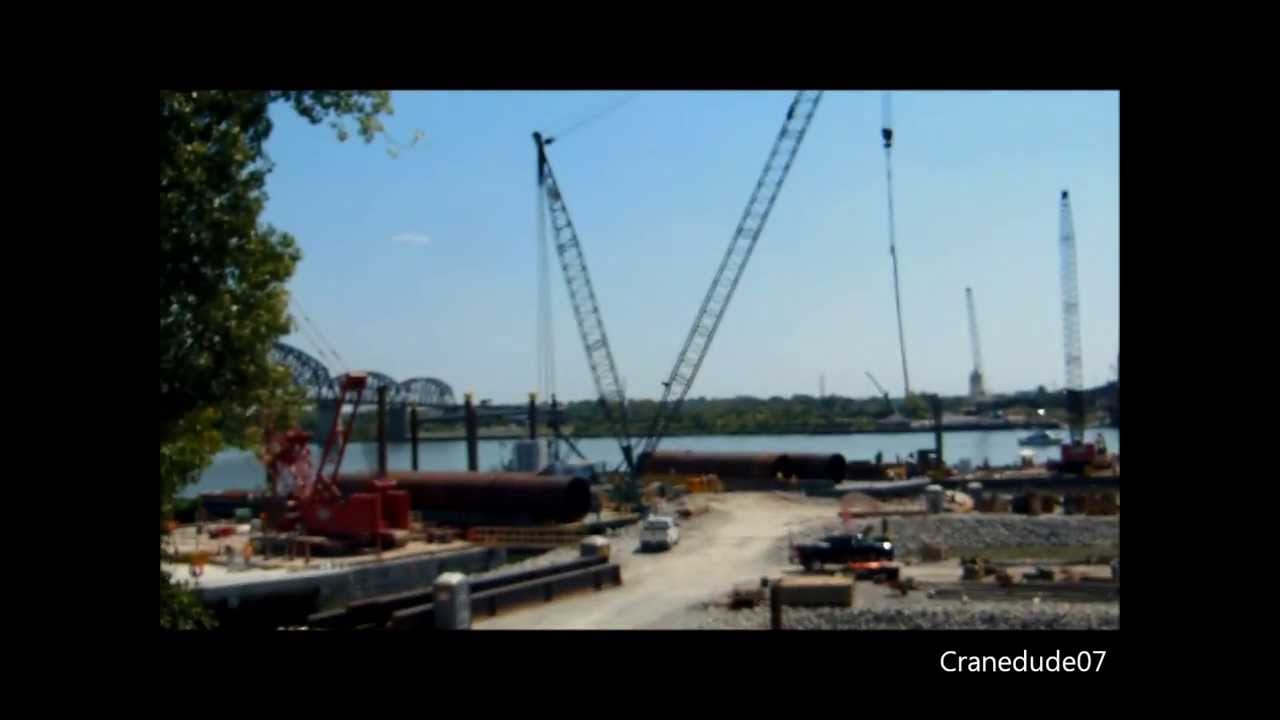 Walsh Manitowoc 4100 ringer unloading caissons - YouTube