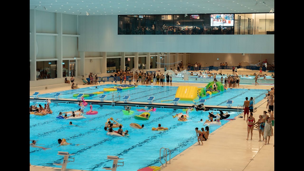 Pool Party à la Vaudoise aréna - YouTube