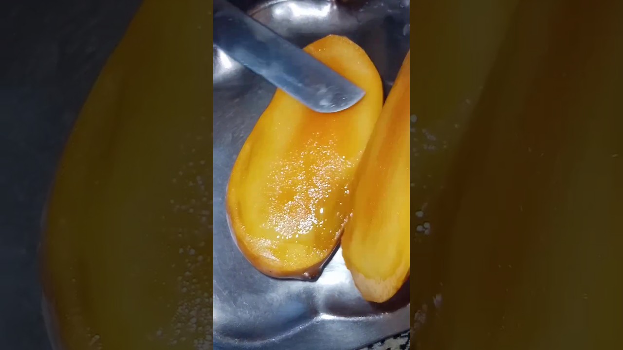 mangoes cutting skills #villagefoodsecrets #babafoodrrc #foodfusion #kunfoods - YouTube