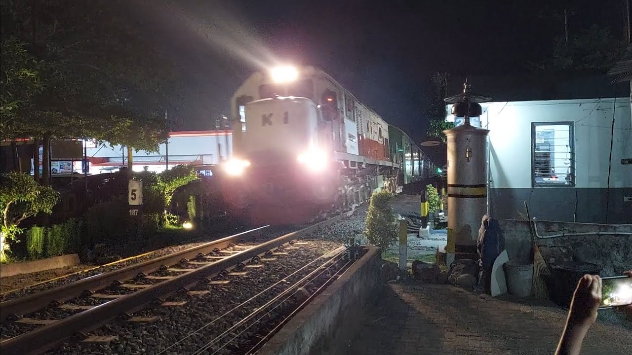Perlintasan Kereta Api JPL 286 Kediri, Kereta Api Jarak Jauh Paling ...