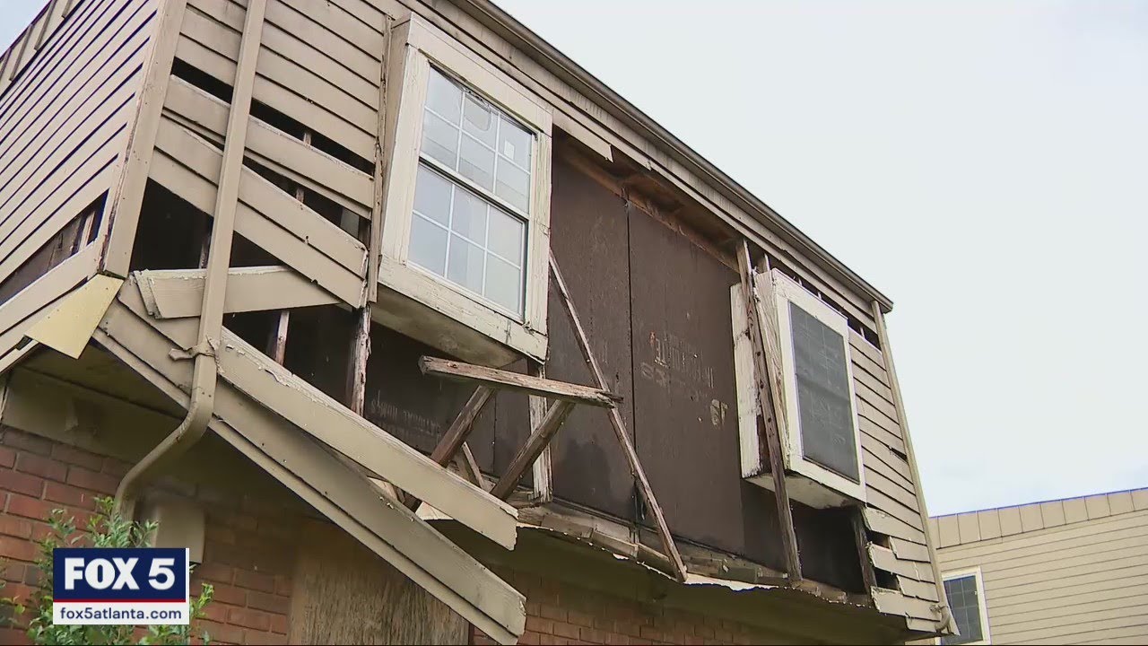 Poor living conditions at dilapidated southeast Atlanta apartment ...