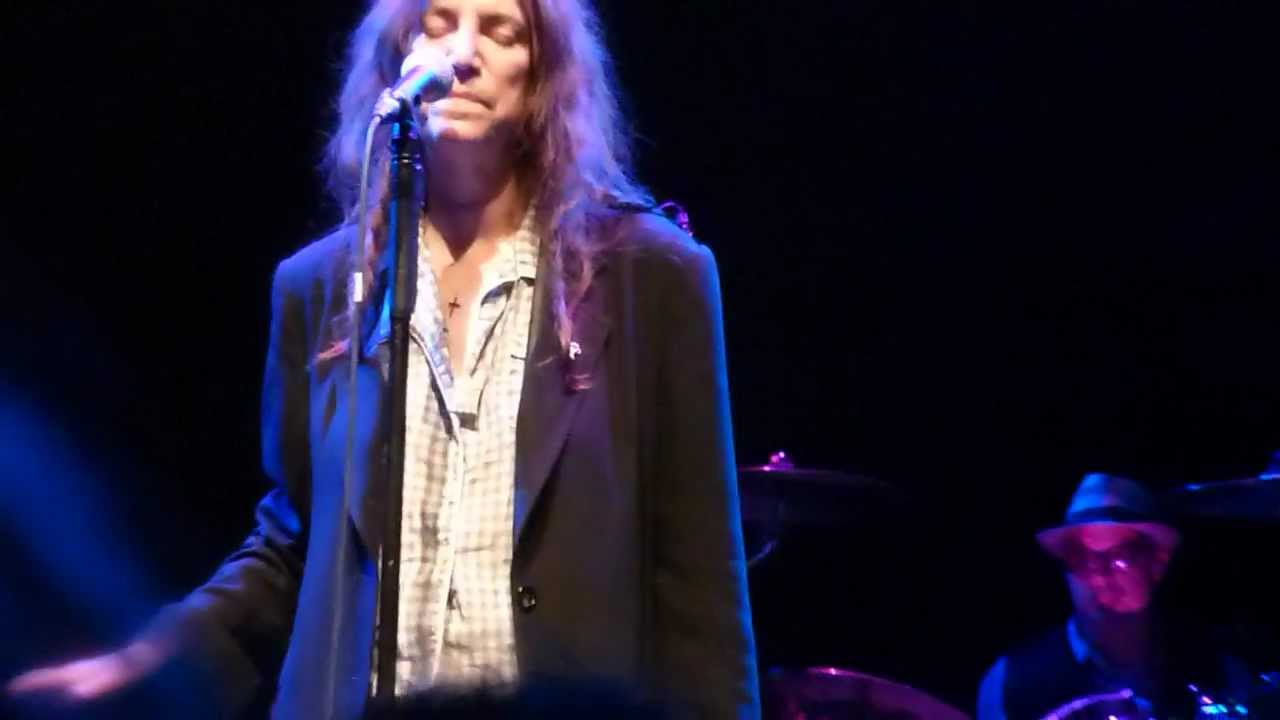 PATTI SMITH - "Maria" Rockhal Luxembourg 03.07.2012 - YouTube