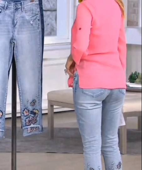 QVC host Courtney Khondabi modeling jeans 1107 - YouTube