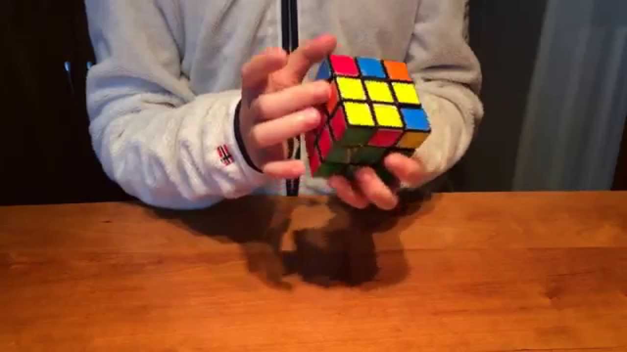 Kid solving the Rubik's Cube - YouTube