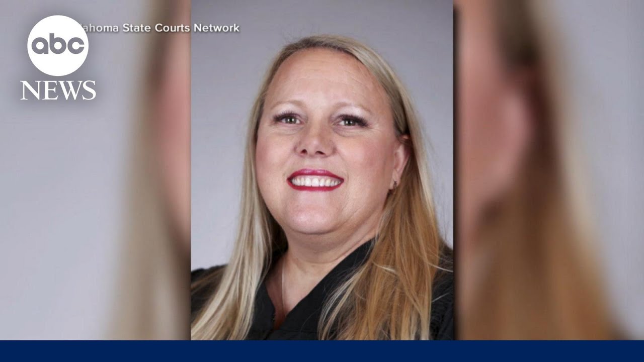 Oklahoma judge resigns after texting during murder trial - YouTube