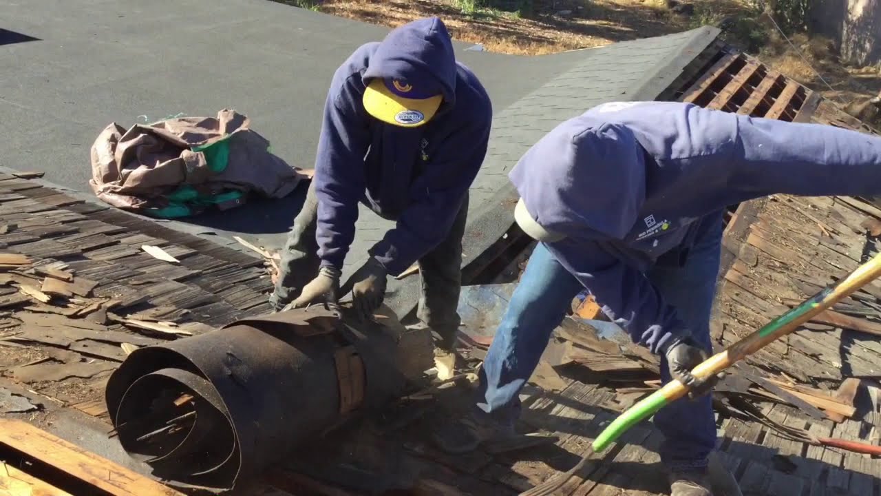 Terrafeando Tearing off wood shake, video #1 - YouTube
