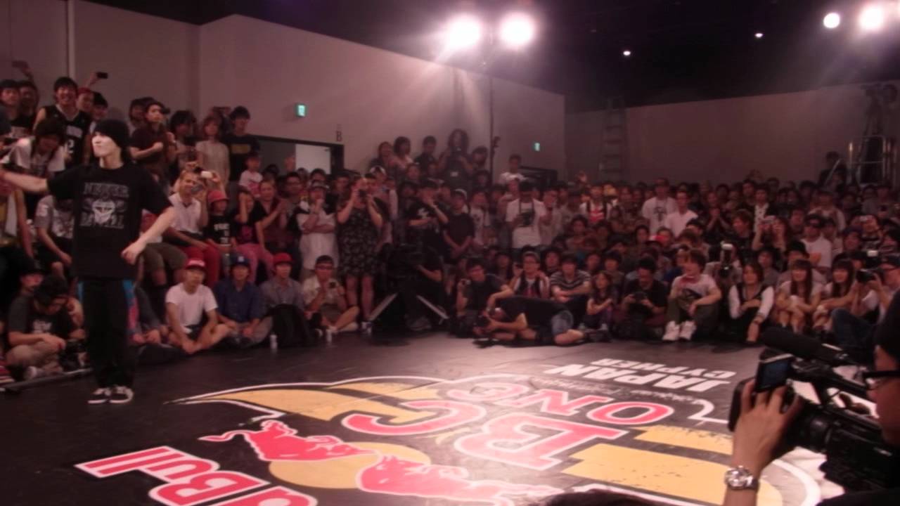 Red Bull BC One Tokyo Cypher 2012 Best16 Yosh vs ToMo - YouTube