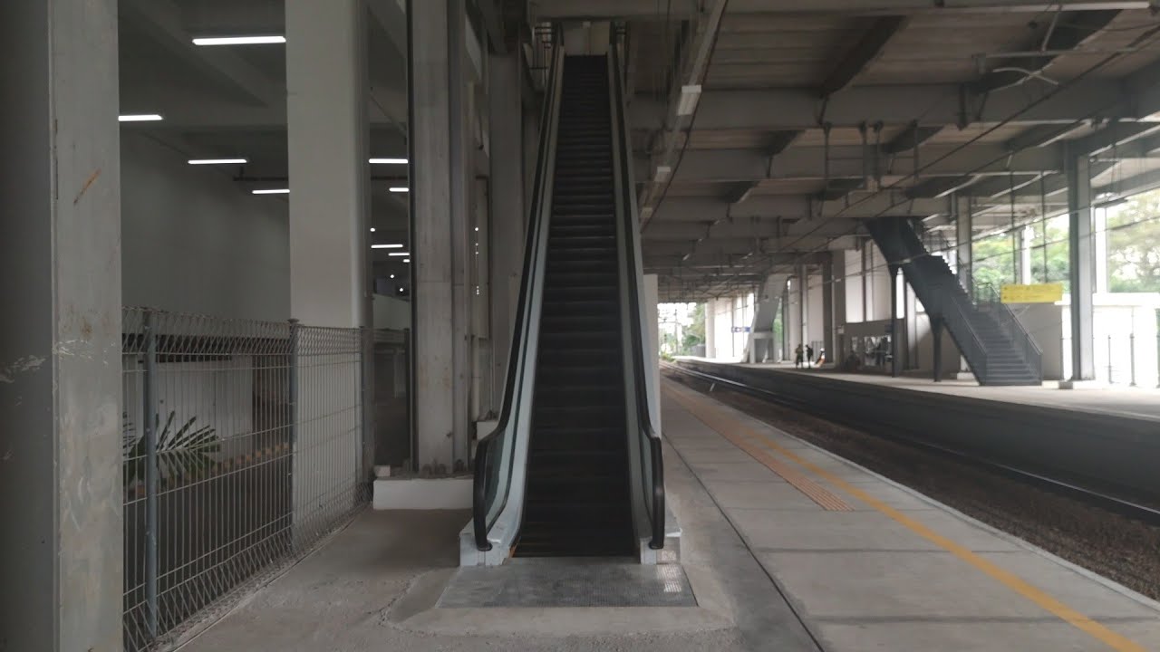 Brand New Generic Escalator - Pondok Cina Railway Station, Depok, West Java - YouTube
