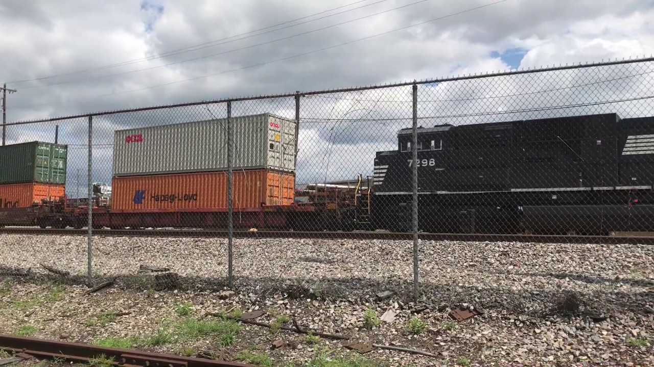 NS Train "On the Move" - YouTube