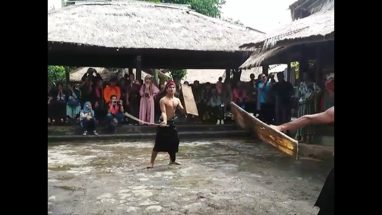 Tari Presean Lombok - YouTube