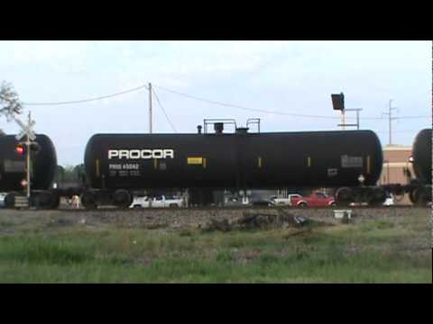 BNSF 6059 leads the oil train west at Vinita Oklahoma. - YouTube