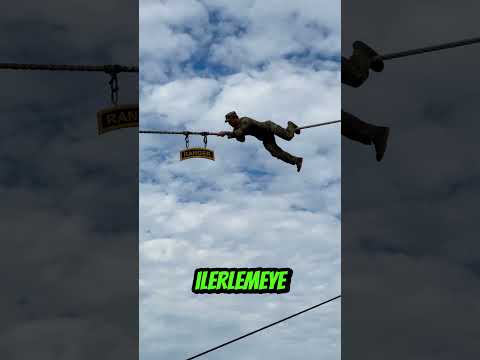 Asker gücünü kanıtlamak için direğe tırmandı!!