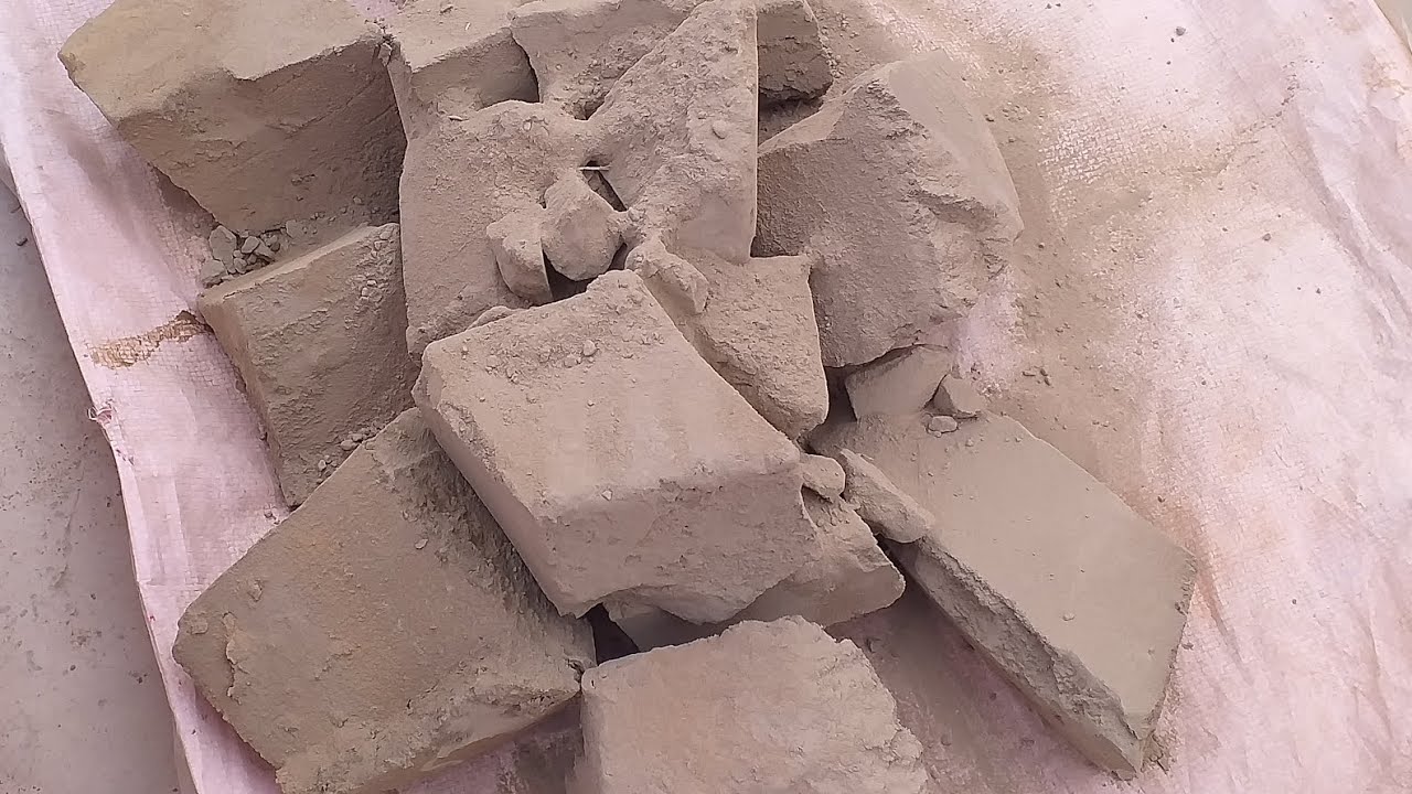 Pure soft mud full dry crumbling in a messy mud tub 😍 soo yummy 🤤 ...