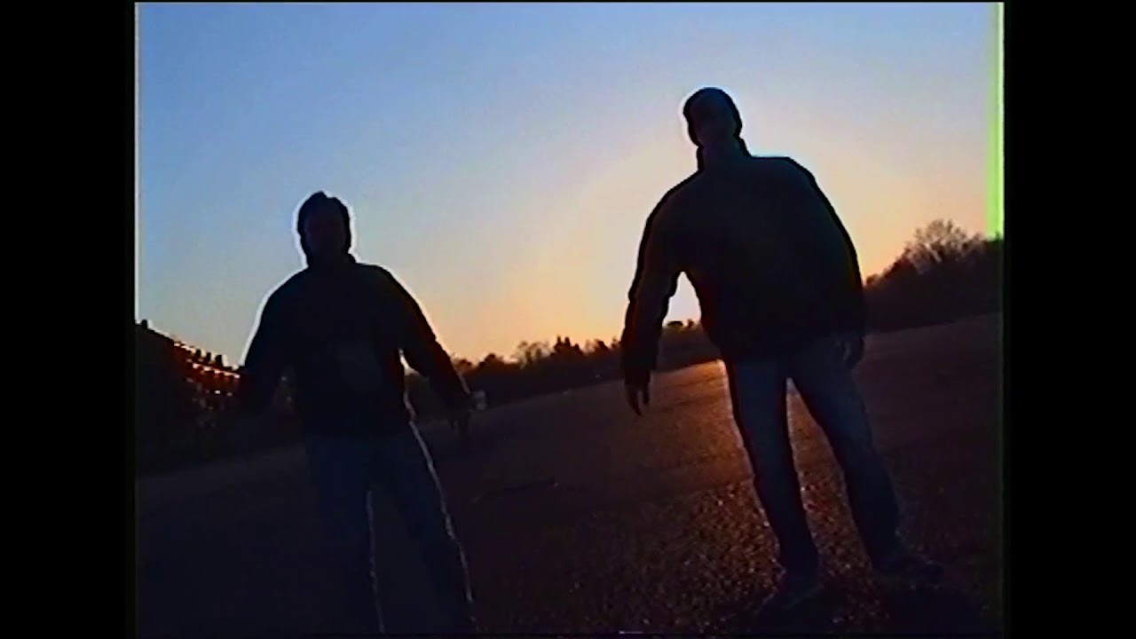 DJ Reckless & MC Bomber - Bleib wach (Official Music Video) - YouTube