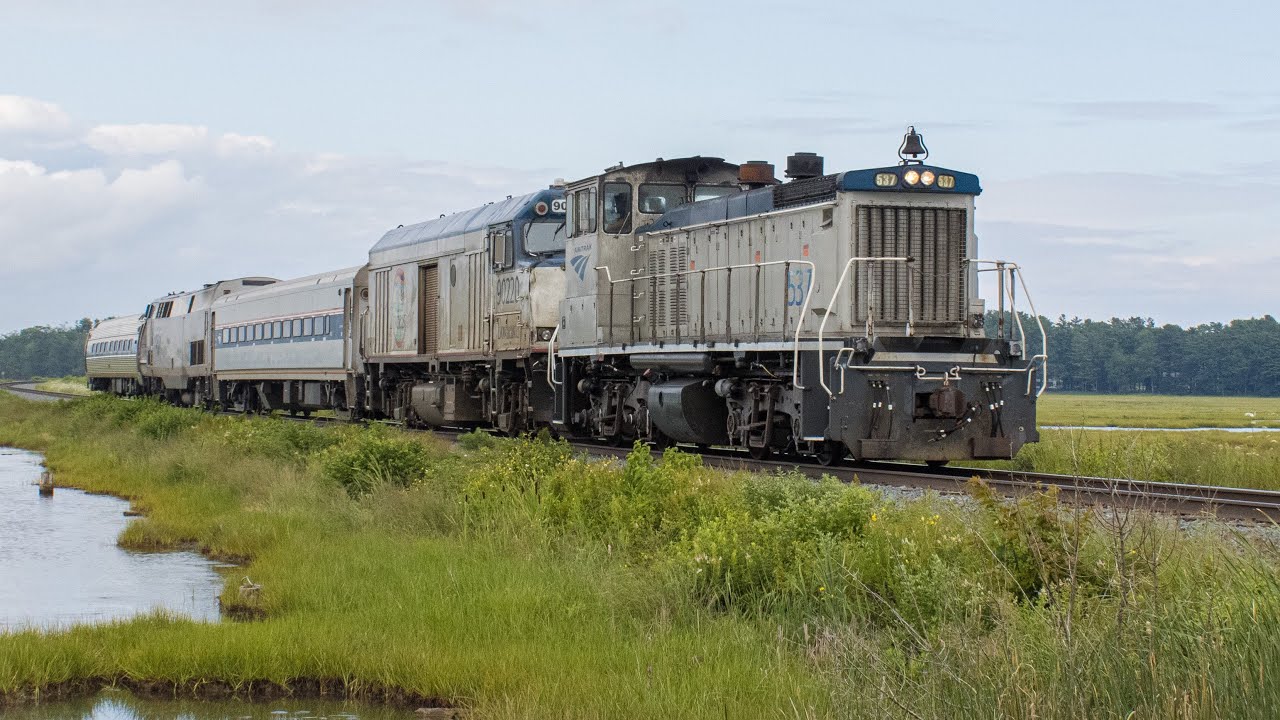 FAST Amtrak MP15 Switcher Takes a Spin on the Downeaster Route! - YouTube