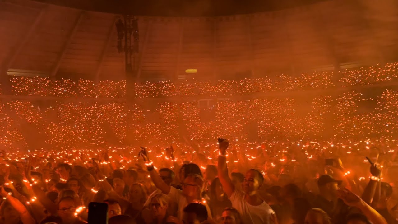 Coldplay - Fix You (live from Brussels 06/08/2022) - YouTube